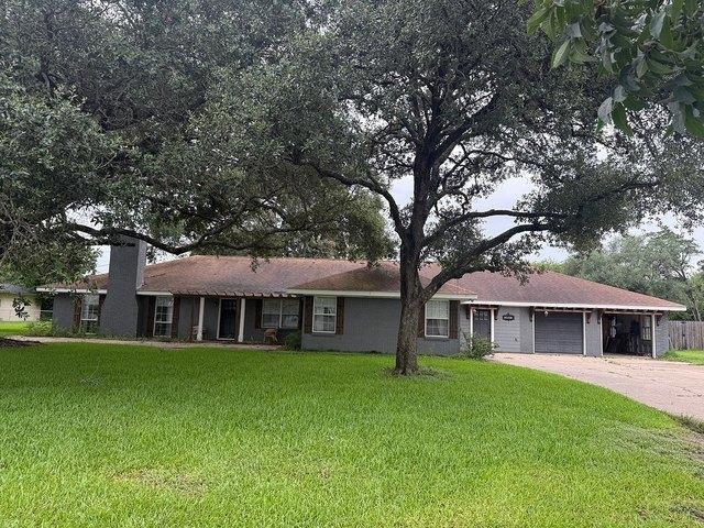 707 S McCarty Ave, Eagle Lake, TX 77434
