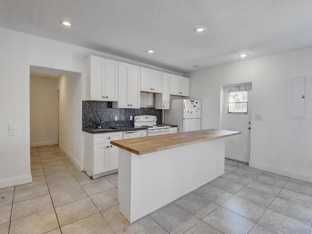 707 SW 9th Ct, Delray Beach, FL 33444 | MLS #B26014