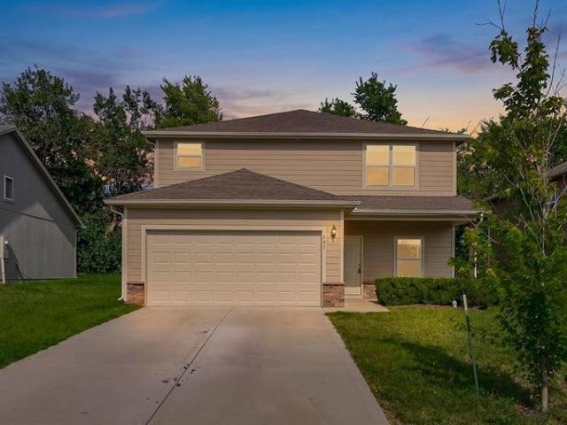 707 Roseberry Dr, Paola, KS 66071