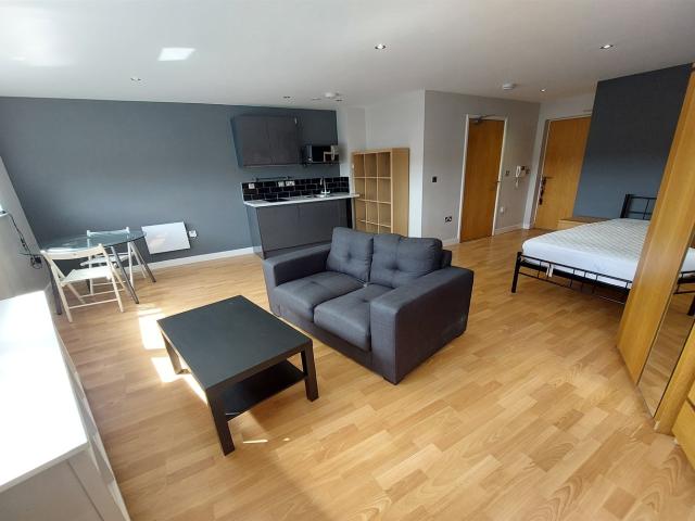 707, West One Cube, City Centre, S1
