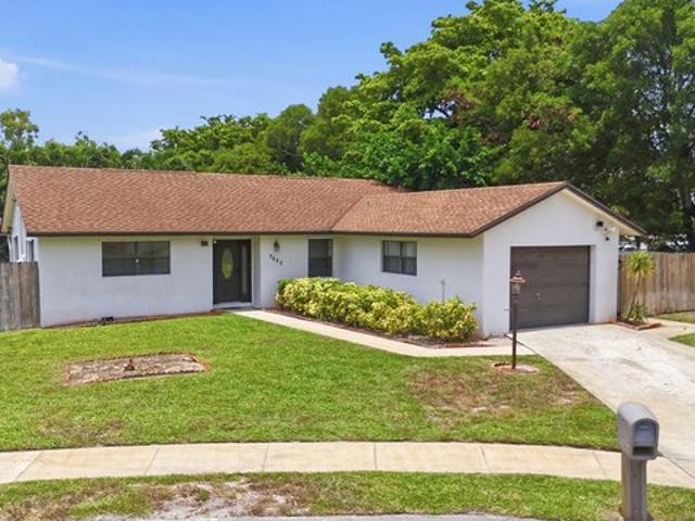7085 Hyatt Ave, Lantana, FL 33462