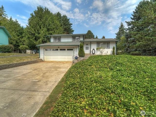 7085 Thebes St NE, Bremerton, WA 98311