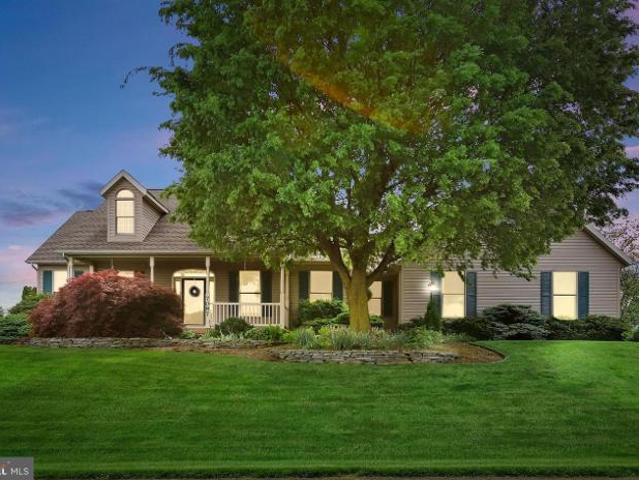 7087 Fairway Dr S, Fayetteville, PA 17222