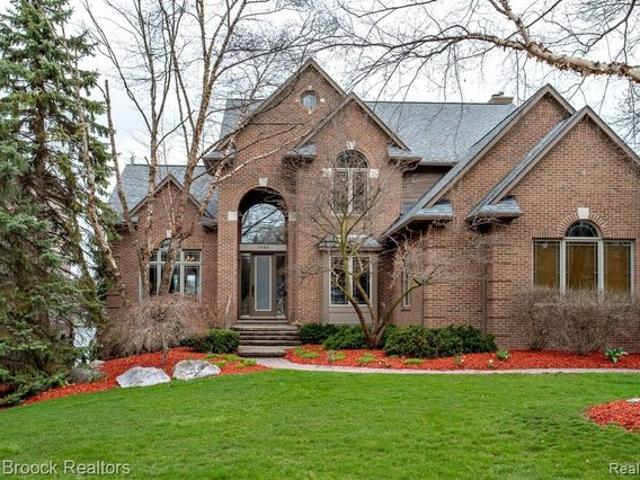 7080 Colony Dr, West Bloomfield Township, MI 48323