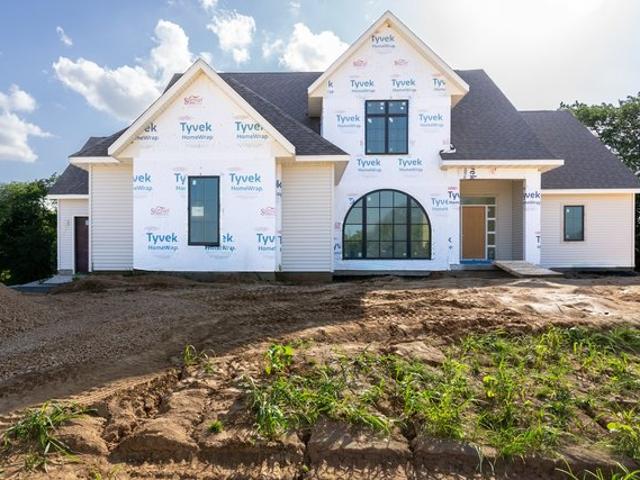 7081 Timber Ridge Ln, Bettendorf, IA 52722
