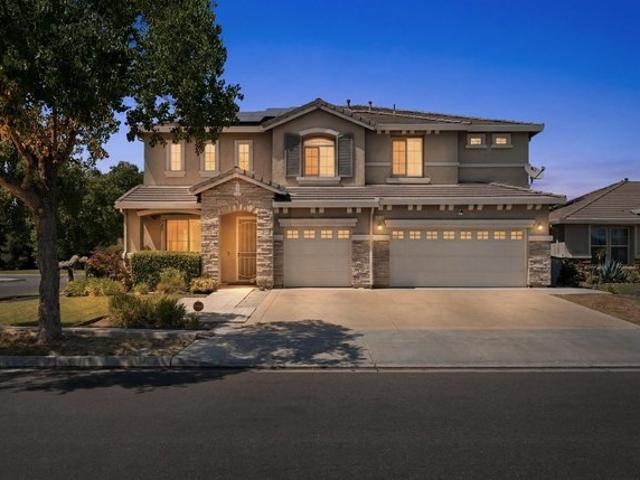 7082 E Ramona Way, Fresno, CA 93737