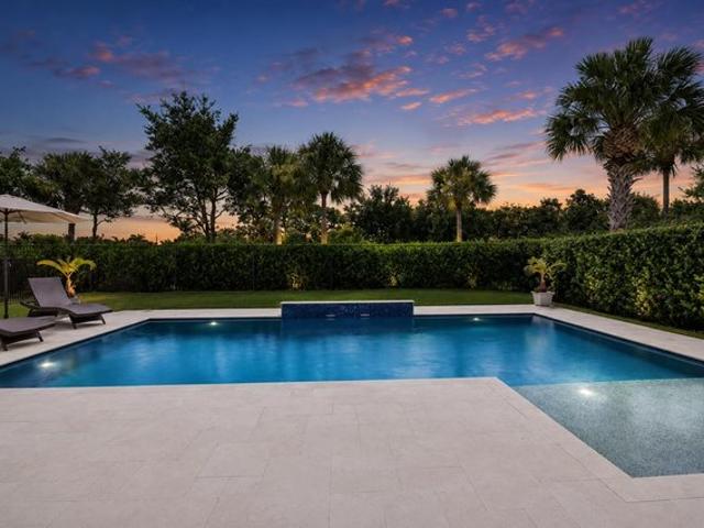 7082 Prudencia Dr, Lake Worth, FL 33463