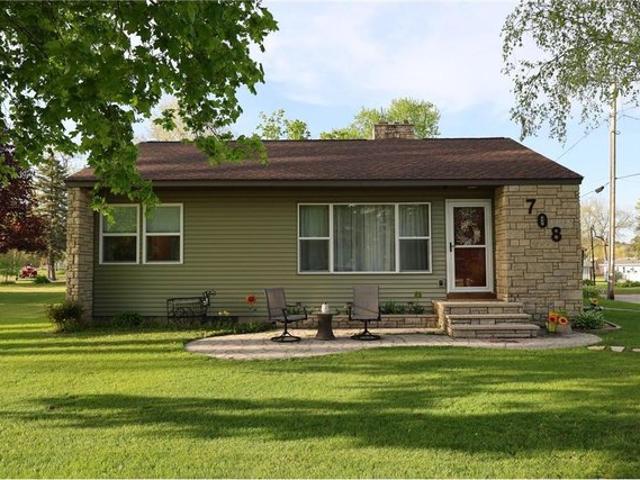 708 3rd St, Pepin, WI 54759