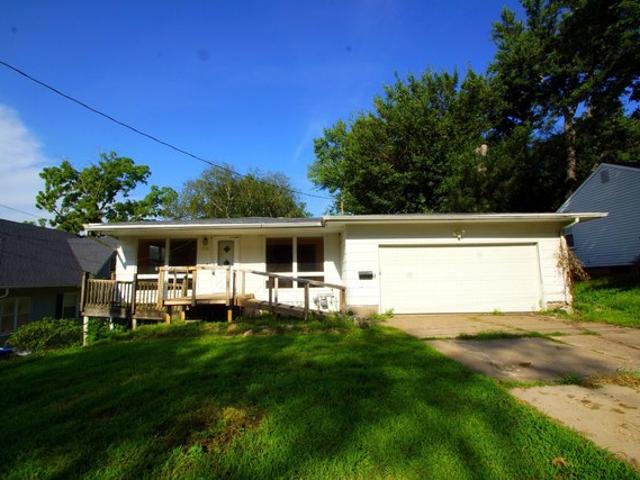 708 15th St, Bettendorf, IA 52722