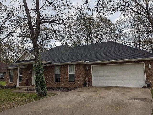 708 Cherokee Dr, Gentry, AR 72734