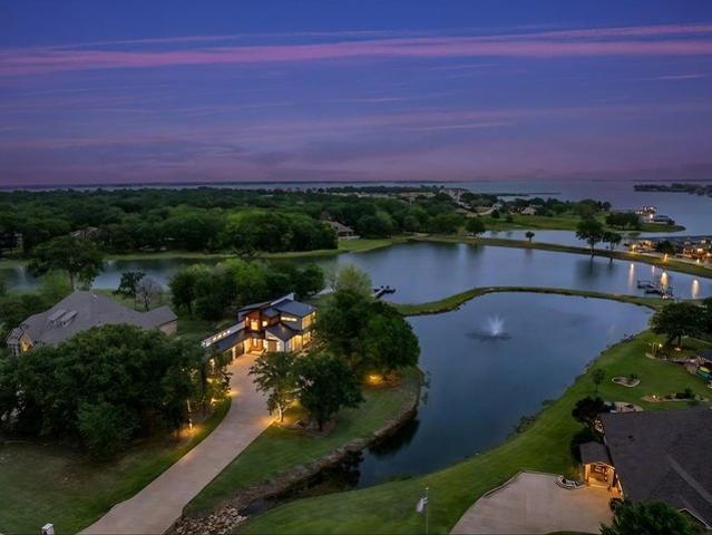 708 Clear Water Ct, Corsicana, TX 75109