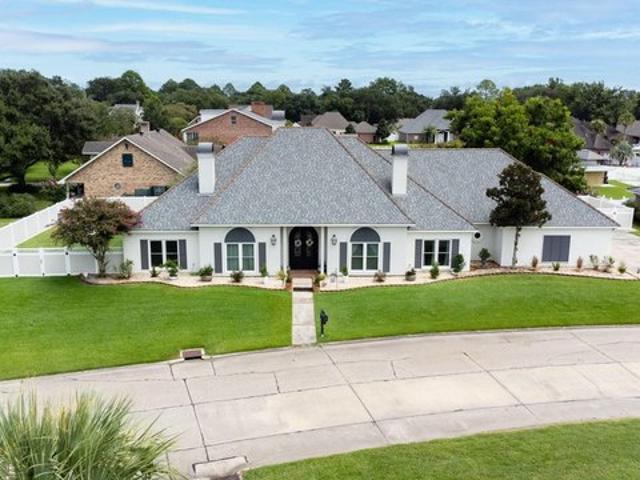 708 Astor Place Dr, New Iberia, LA 70563