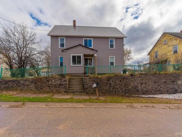 708 Bank St, Ishpeming, MI 49849