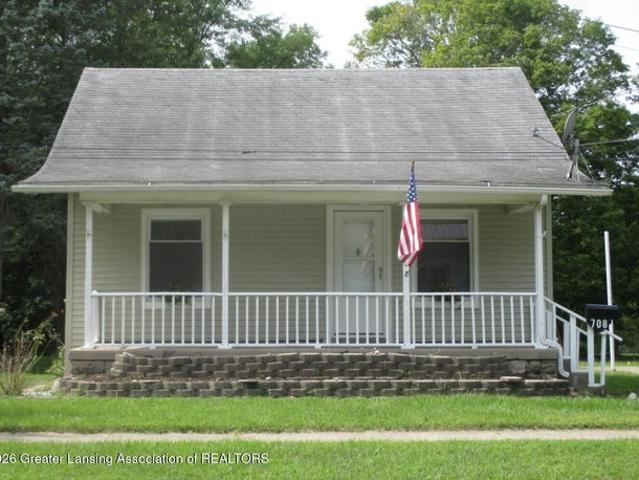 708 Green St, Grand Ledge, MI 48837