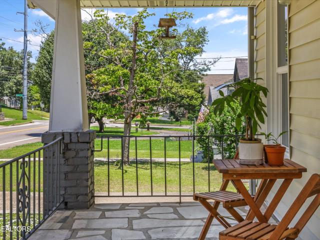 708 E Woodland Ave