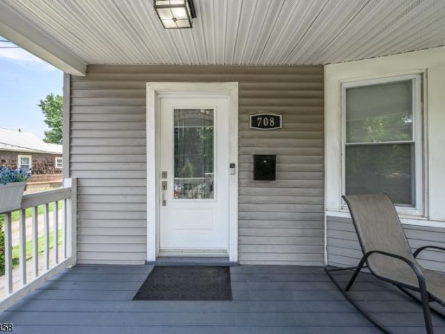 708 E Grand Ave