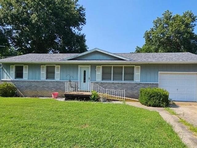 708 E Orange St, Girard, KS 66743