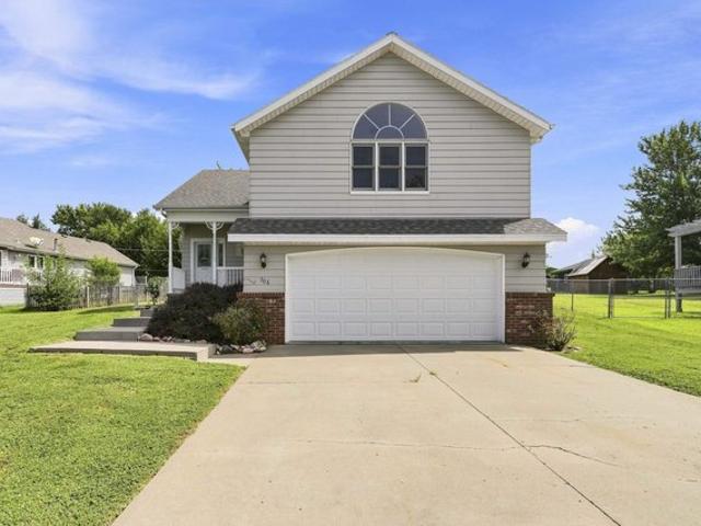 708 Knollwood St, Wakefield, KS 67487