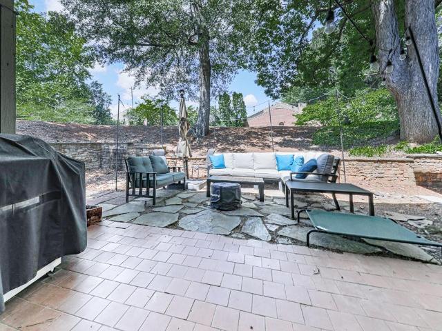 708 Hanover Lane SE