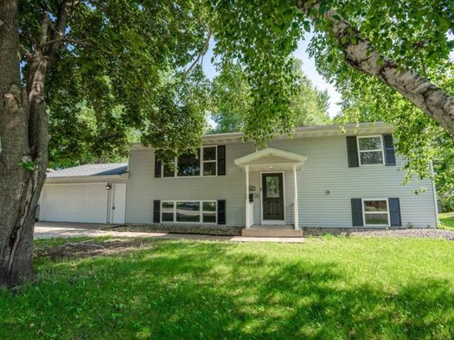708 Olena Ave SE, Willmar, MN 56201