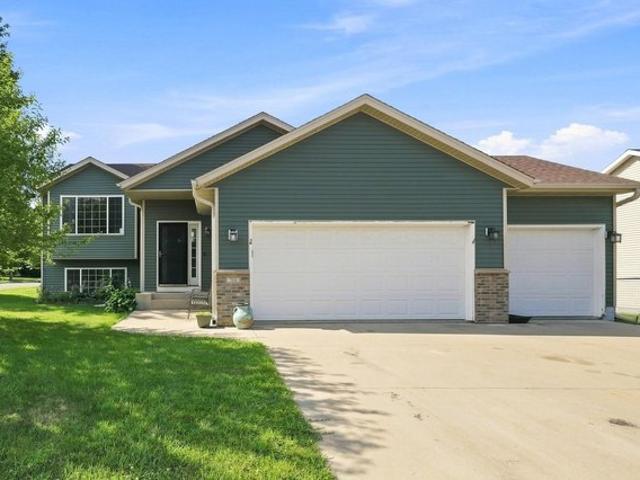 708 Maplebrook Dr NE, Stewartville, MN 55976
