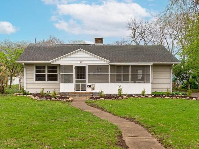 708 Market St, Henry, IL 61537