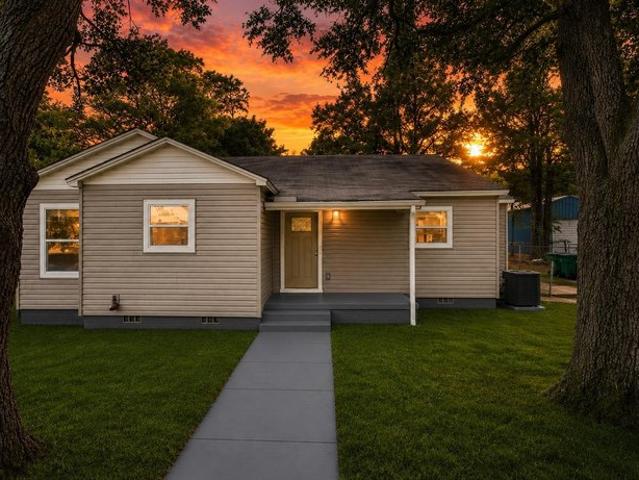 708 N Daniels St, Carthage, TX 75633