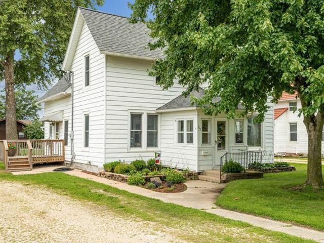 708 N Franklin St, Manchester, IA 52057