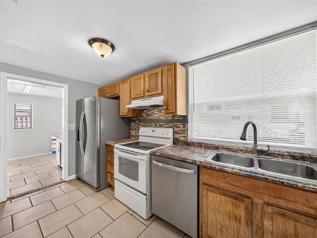 708 N St Clair Abrams Ave, Tavares, FL 32778 | MLS #O6373