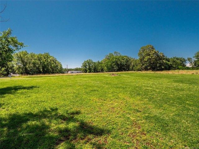 708 S 6th St, Hartshorne, OK 74547