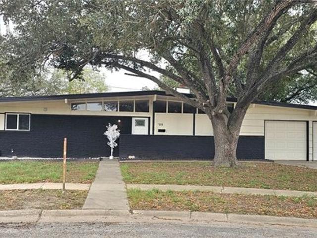708 Santa Anita Dr, Kingsville, TX 78363