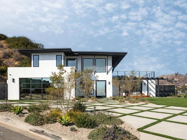 708 Skyview Ter, Ventura, CA 93003 | MLS #V1 34745VC | Compass