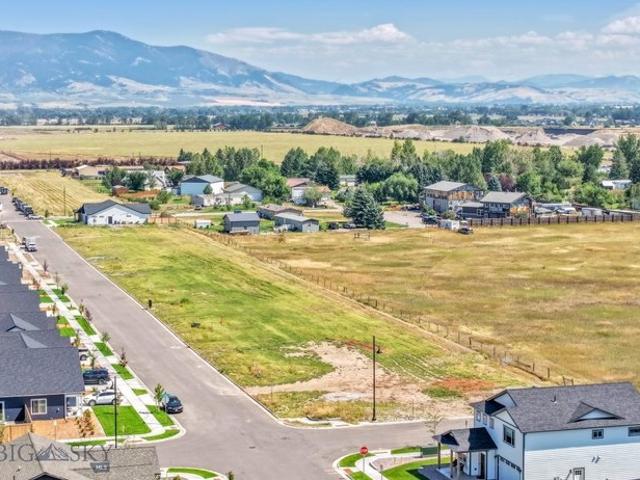 708 Spaniel Ln, Belgrade, MT 59714