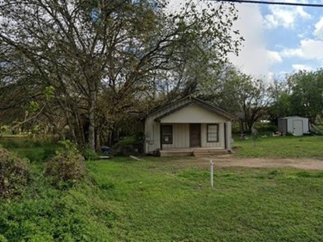 708 Peach St, Floresville, TX 78114