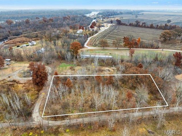 708 Rooney Rd, Saint Charles, MO 63301