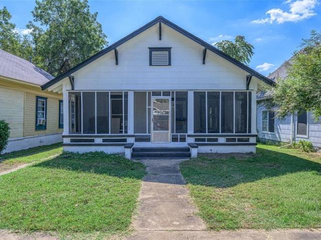 708 W Texas St, Denison, TX 75020