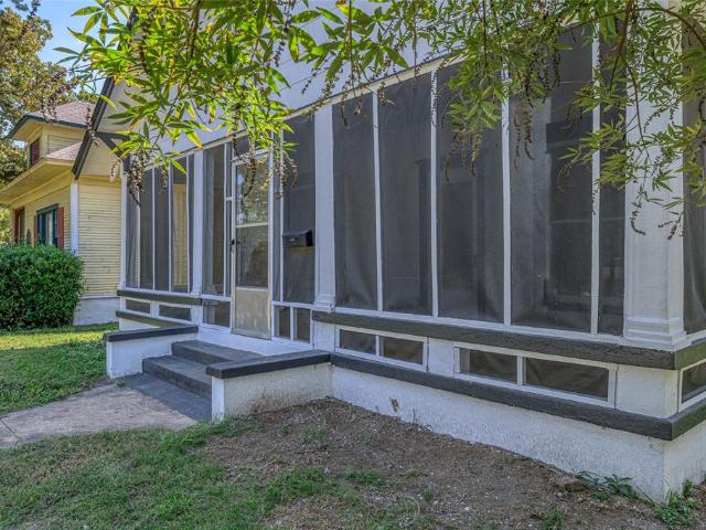708 W Texas Street