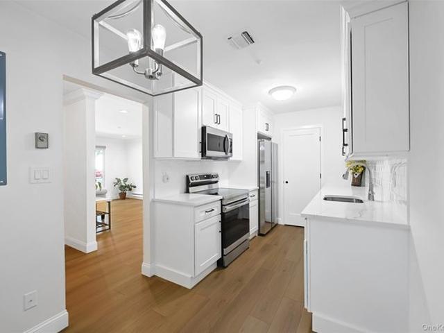 708 W Cabot Ct Unit 708, Saint James, NY 11780