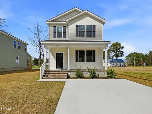 708 W Hayes St, Burgaw, NC 28425