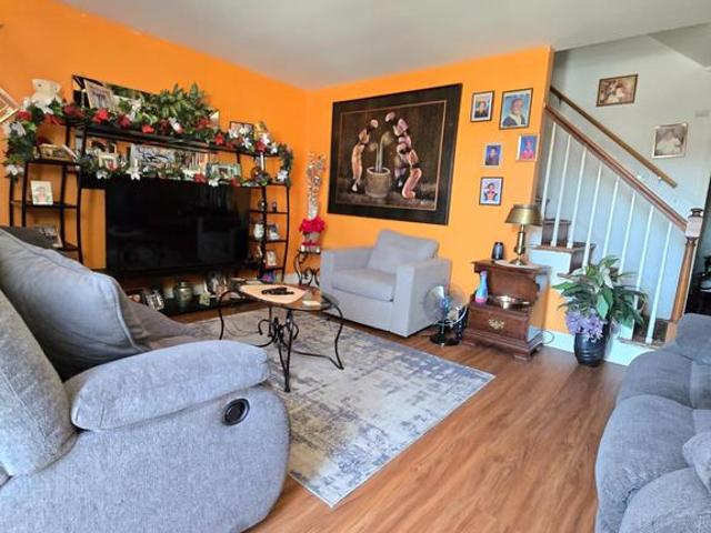 708 Woodington Road S