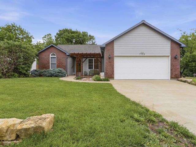 708 Walnut St, Wamego, KS 66547