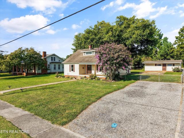 708 Ward Ave