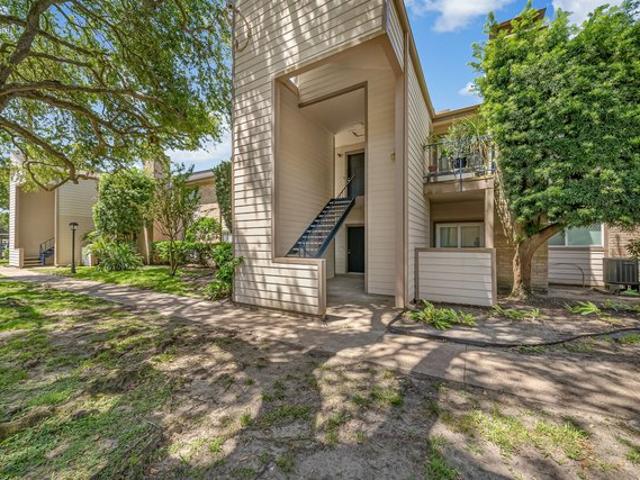 7095 N Holiday Dr, Galveston, TX 77550