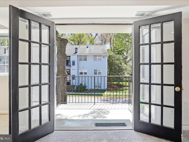 7097 Spring Garden Dr, Unit 101, Springfield, VA 22150 | MLS #VAFX2301