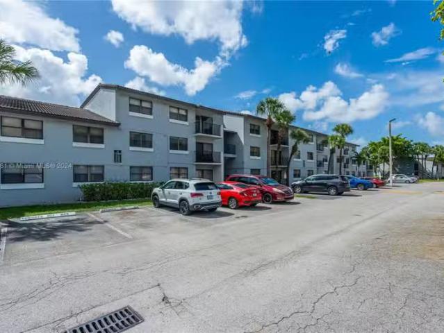 7090 NW 179TH ST APT 104, HIALEAH, FL 33015 Condo/Townhome For.