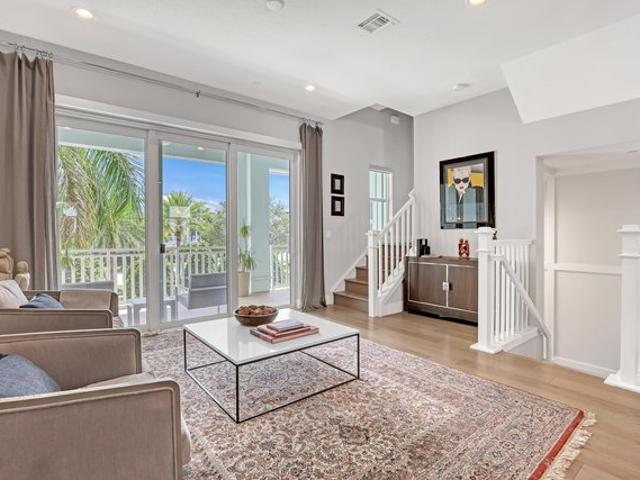 7091 Edison Pl, Palm Beach Gardens, FL 33418