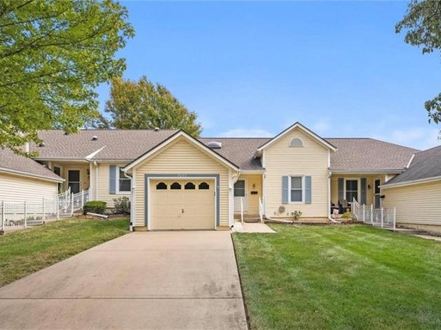 7093 N Garfield Ave, Gladstone, MO 64118