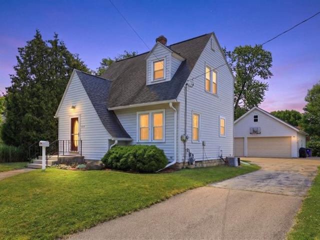 709 2nd St, Menasha, WI 54952