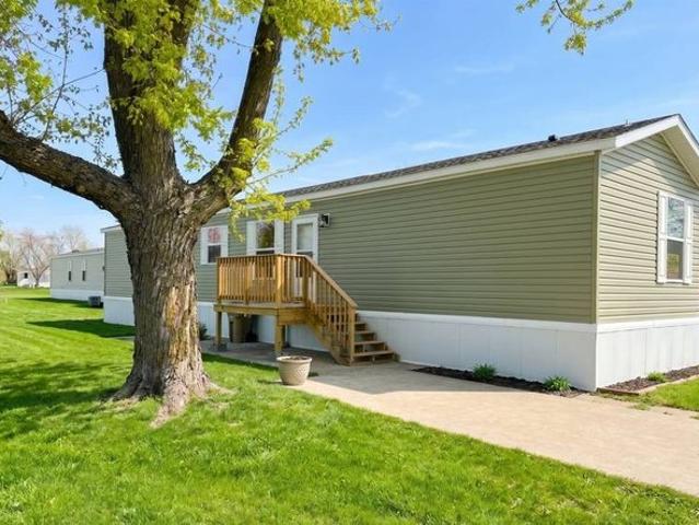 709 2nd St NE Trlr 16, Dyersville, IA 52040