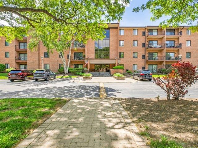 709 79th St Apt 404, Darien, IL 60561